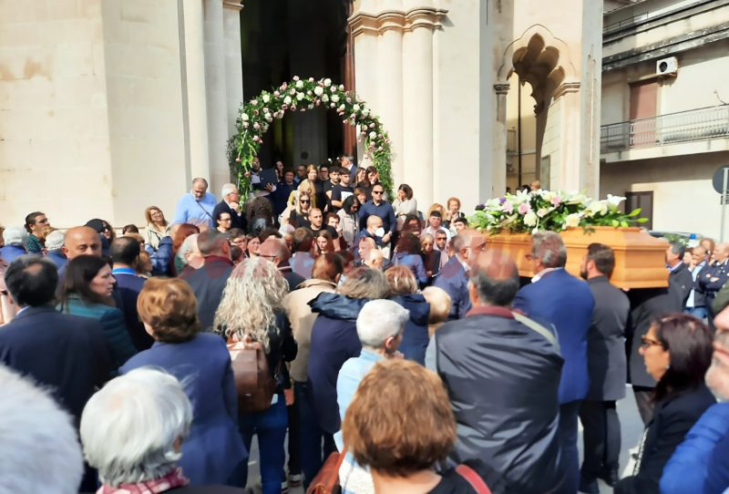 Lacrime e commozione per l’ultimo saluto alla 27enne Francesca Latina ...